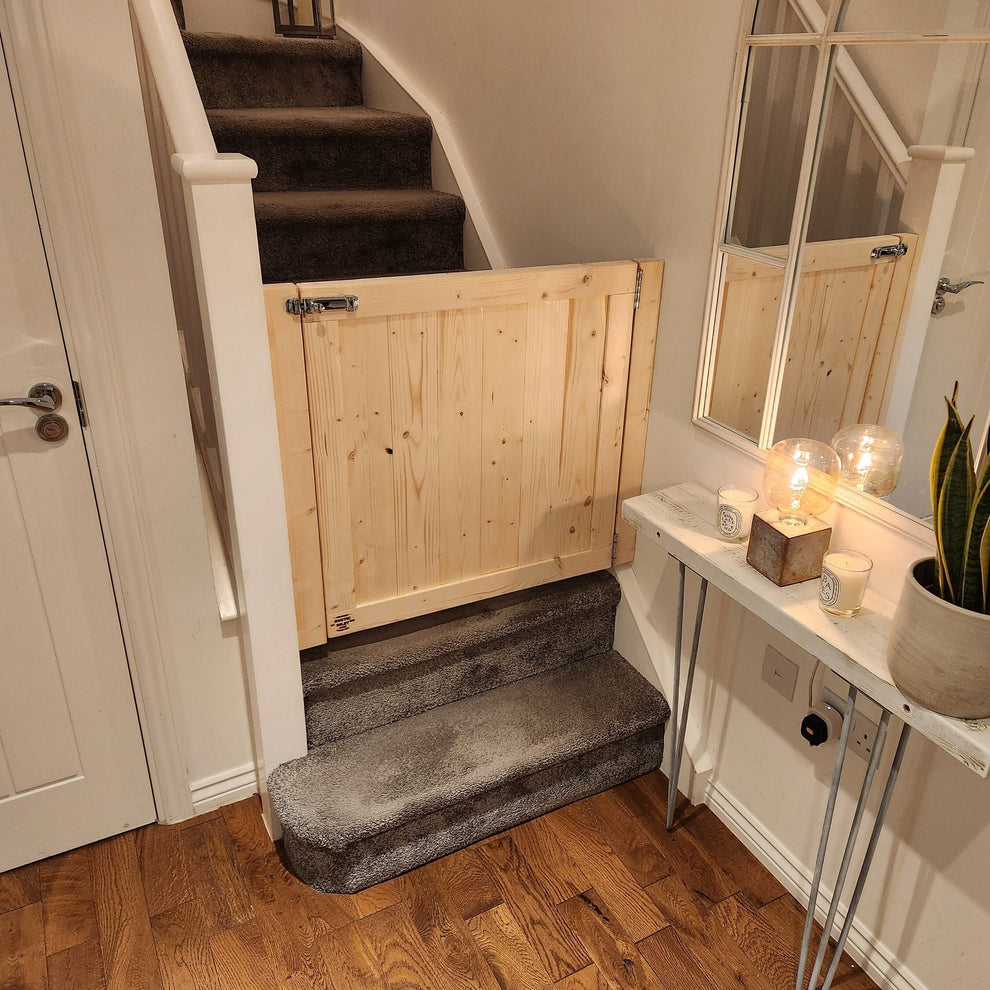Cottage Stair Gate – Rustic Riley Stair Gates